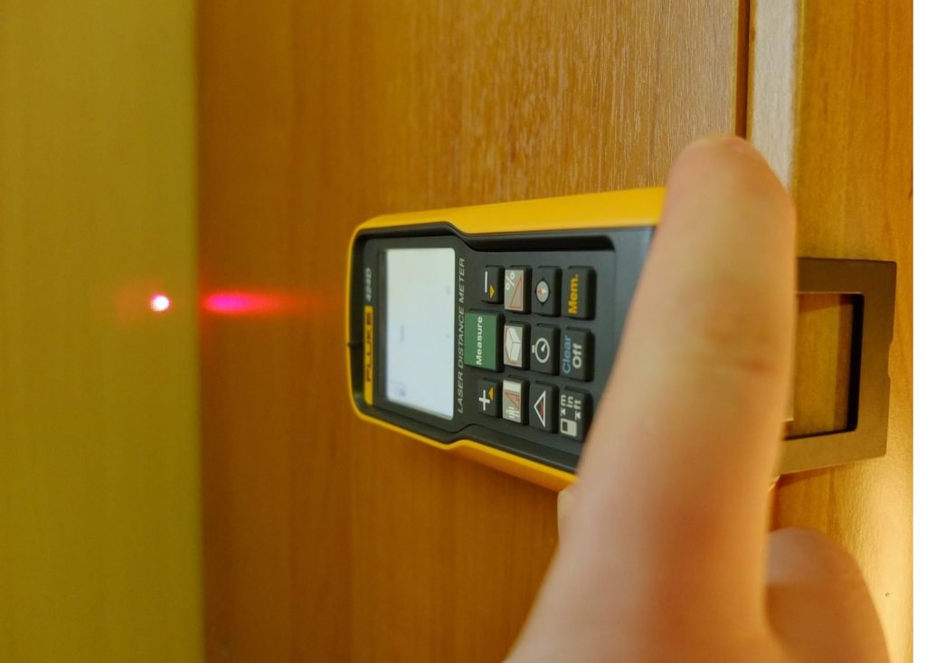 Fluke 424D Laser Distance Meter Specs, Features, Price - Chomar PH